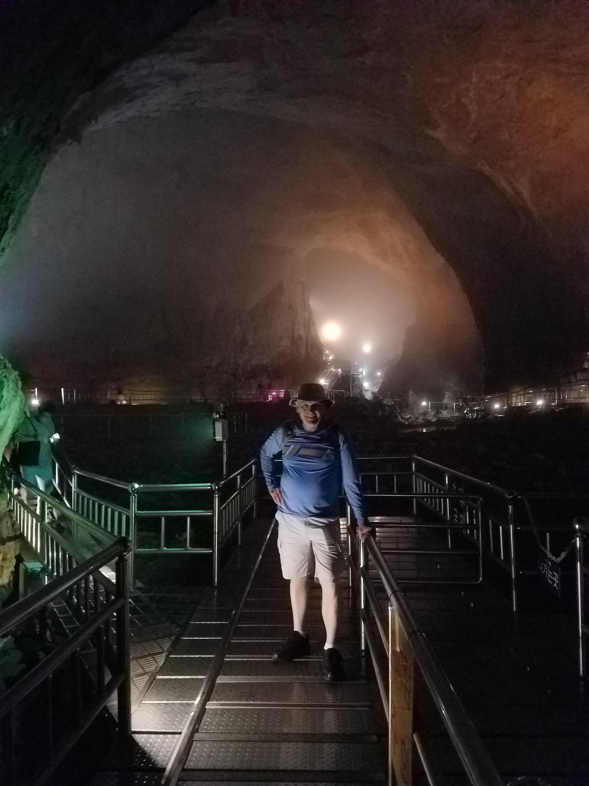 Six World Travelers: Samcheok: Hwanseongul Cave (with Grandma & Grandpa)