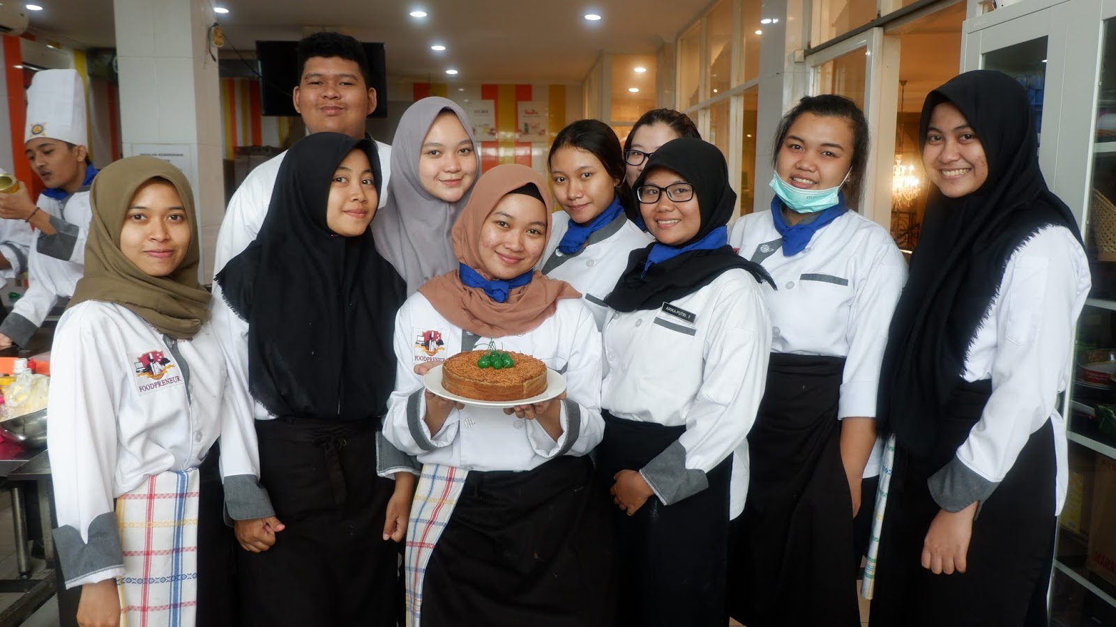 Belajar Teknik Dasar Pengolahan Kue Bersama Chef Vivi - Gelar Baking ...