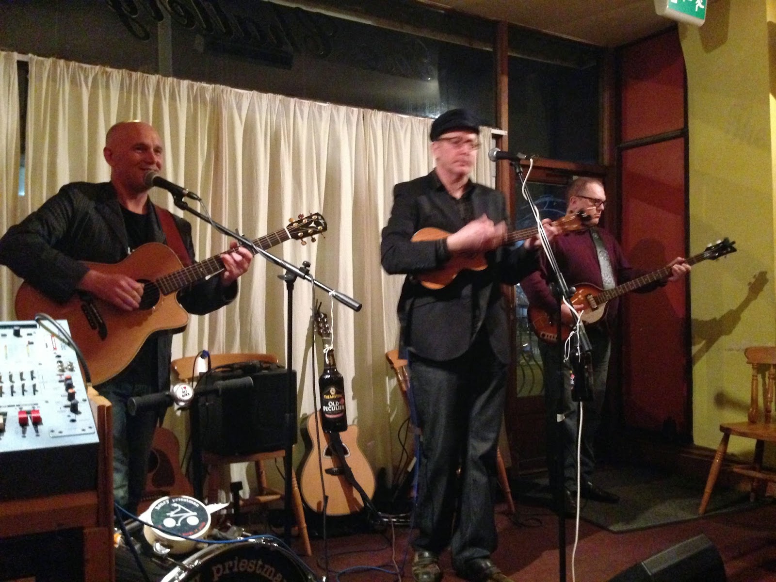 Macwood Fleet: Live in 2014: Henry Priestman at The Chattery, Swansea ...