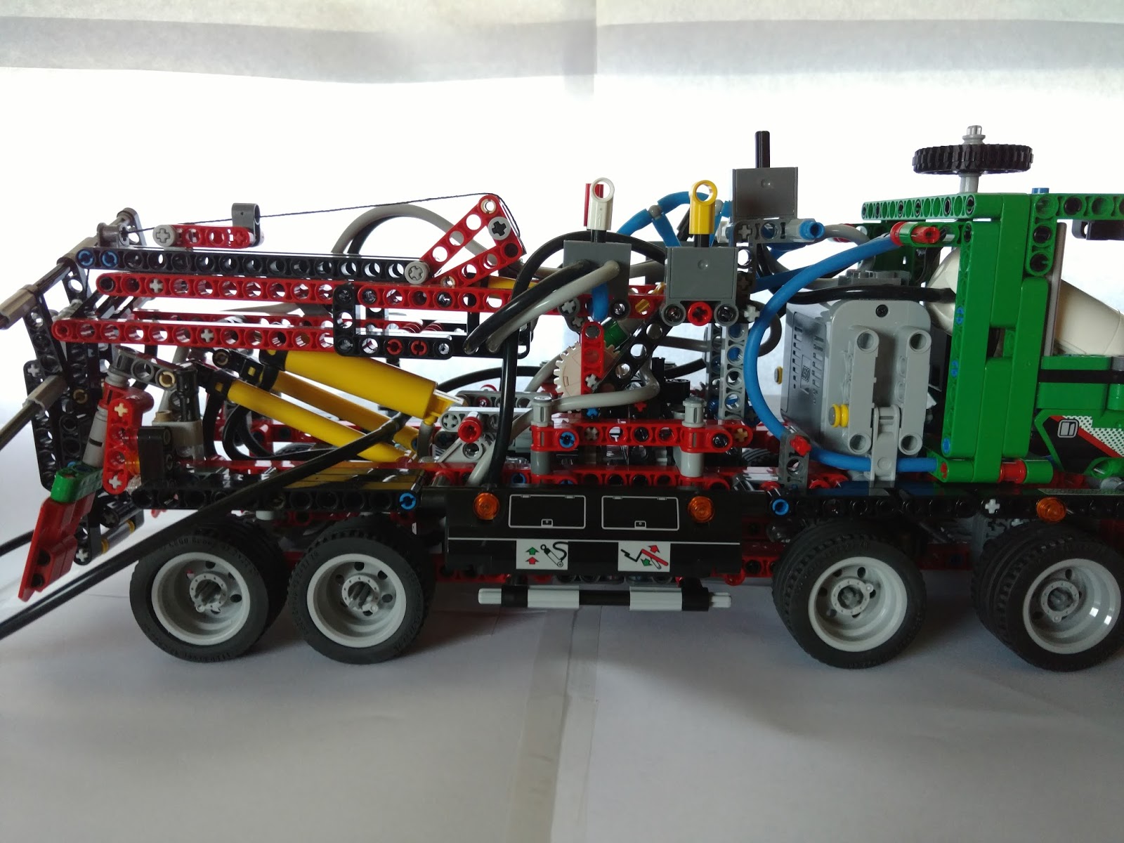 Andrews Lego world: Lego Technic 42008 Pneumatic Modifcations