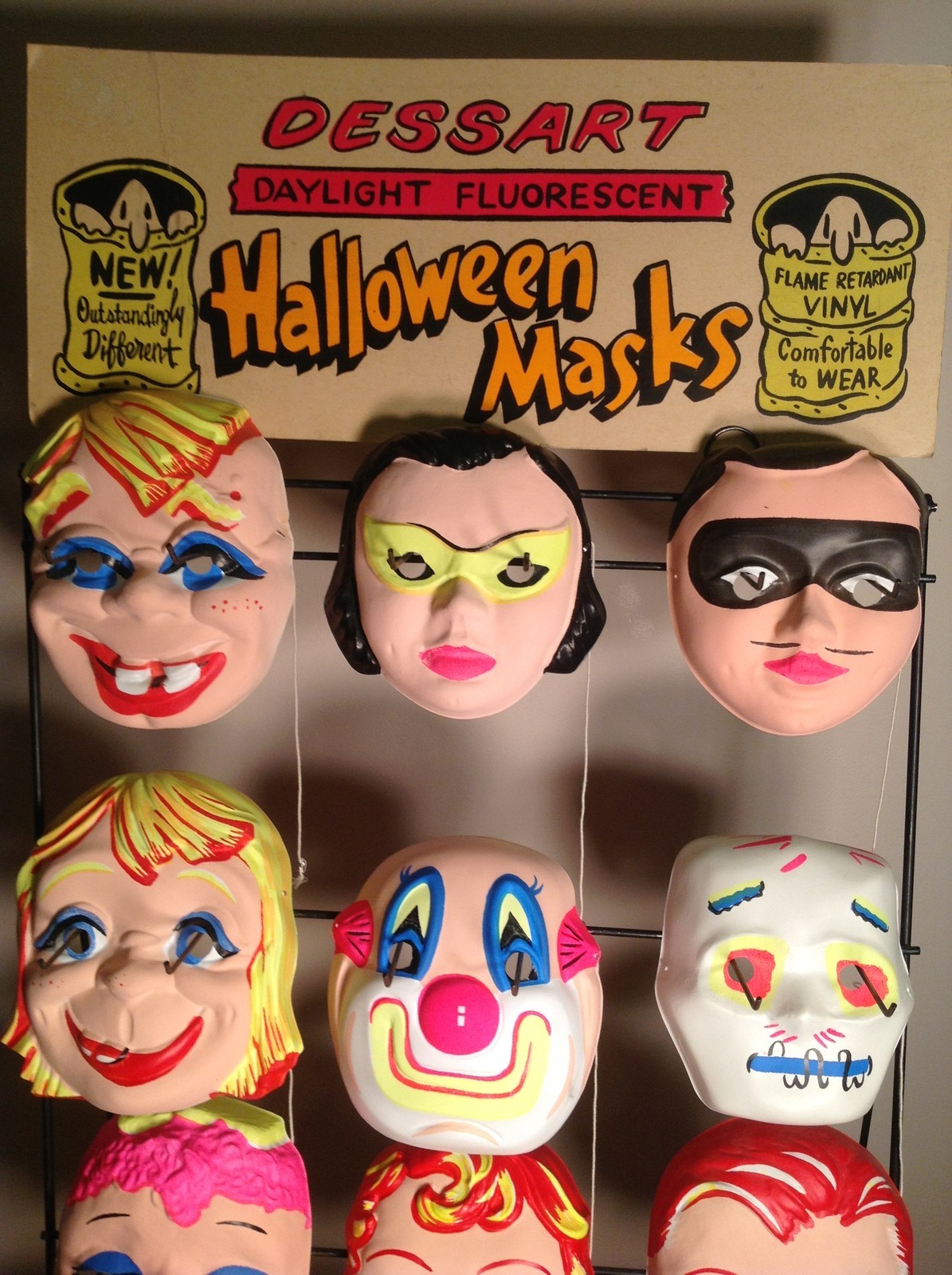 Dessart Daylight Fluorescent Halloween Mask Display | Blood Curdling ...