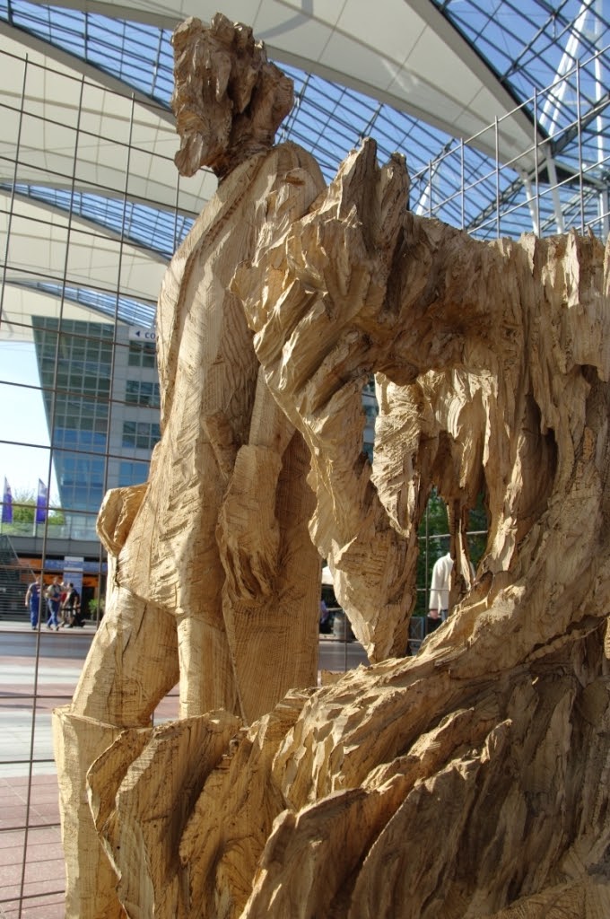 oliver hammond: interesting sculptures by andreas kuhnlein