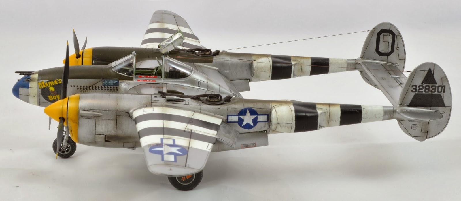 BoweModels: Reveal - Eduard/Academy 1/48 P-38J Lightning