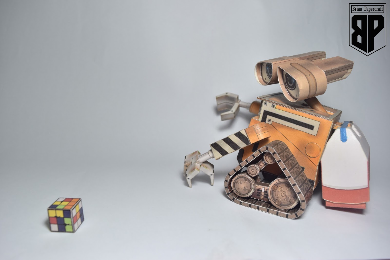 Wall-e and Eve Papercraft - Brian Papercraft