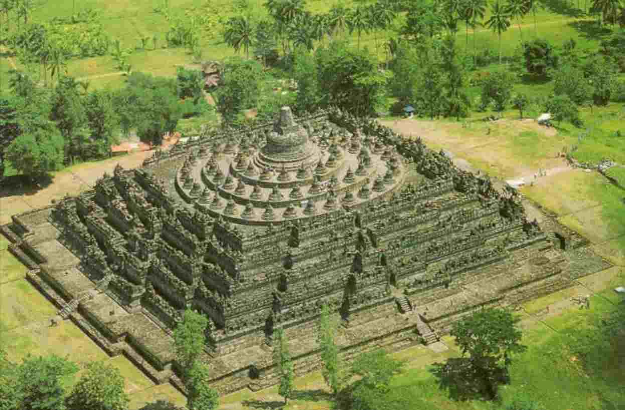 Asian Culture: Borobudur: The Largest Buddhist Temple