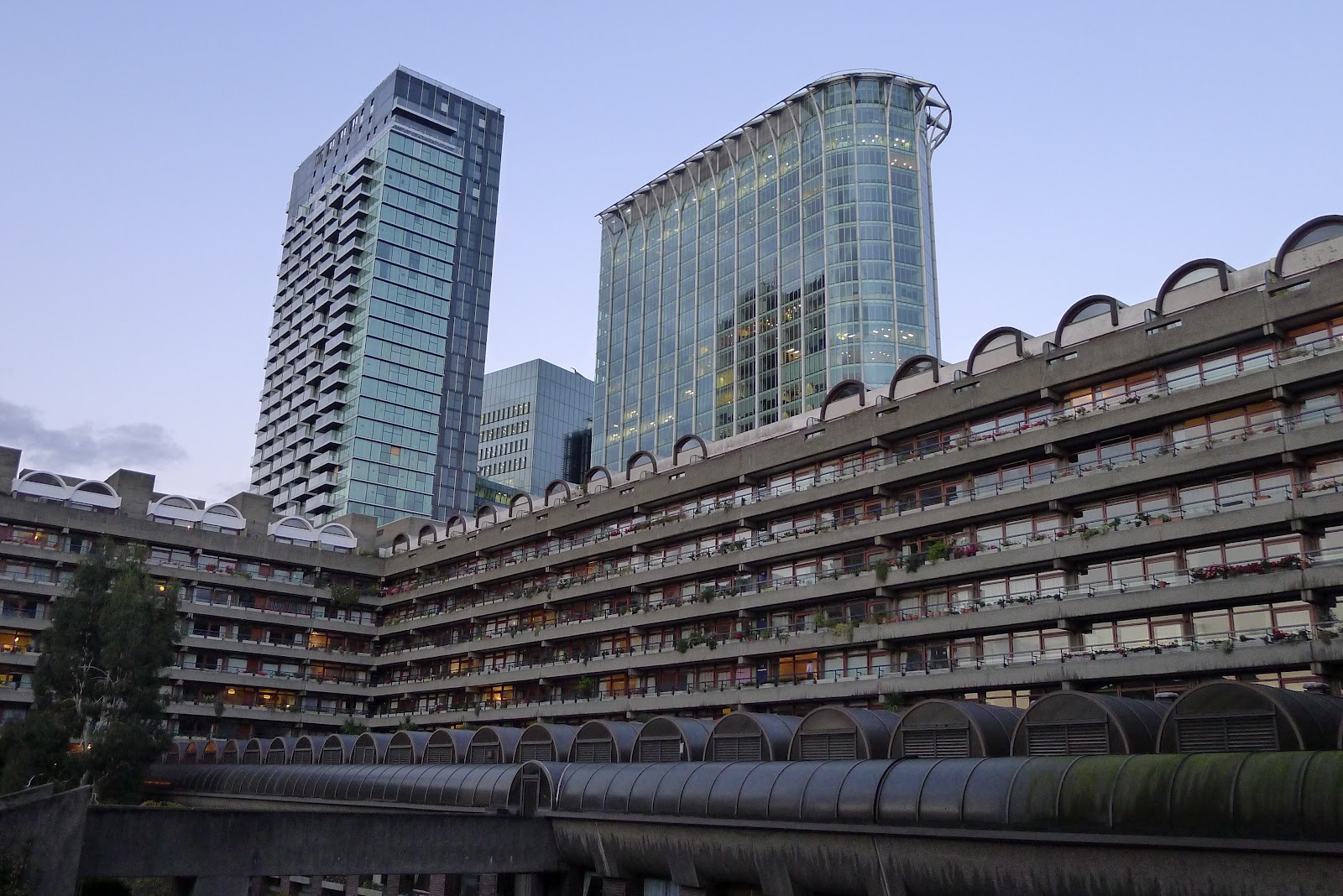 photographing london: The Barbican - architectural vision or concrete ...