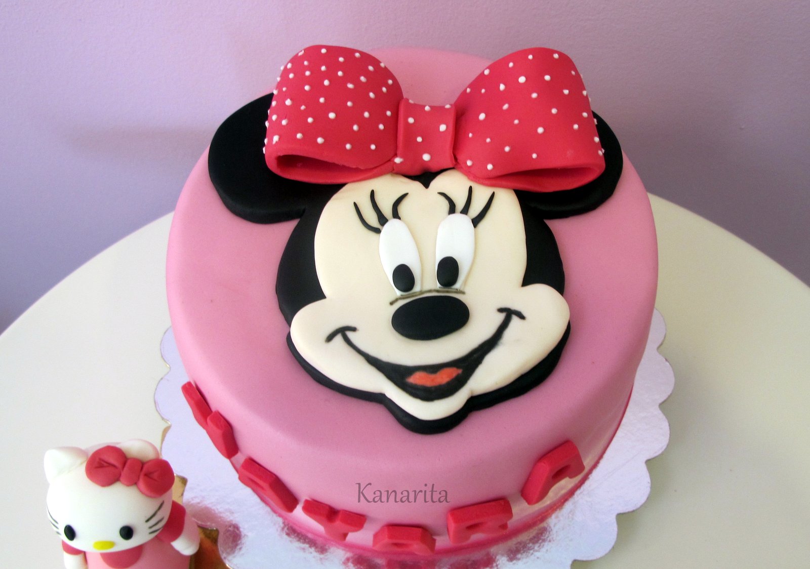 Los dulces de Kanarita: Pastel Minnie y Hello Kitty