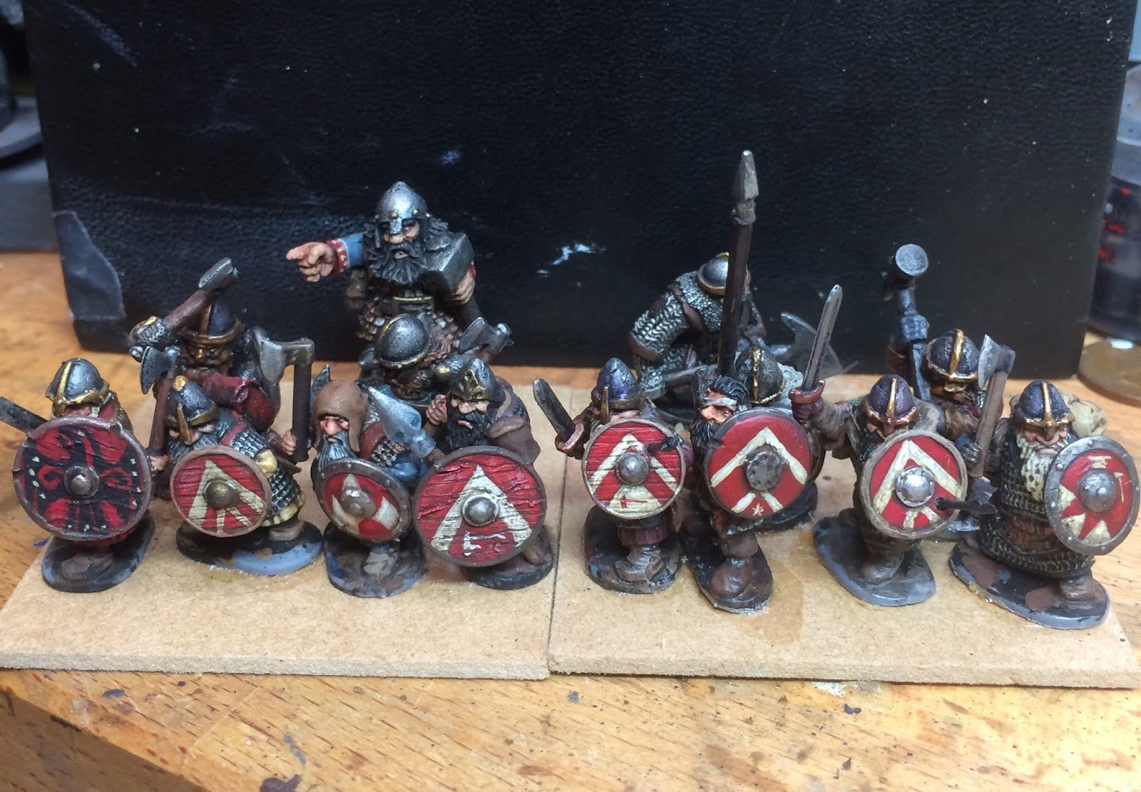 iron mitten: Iron Hills Dwarves form Shield Wall