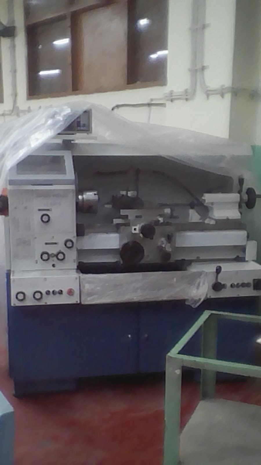 ILMU TEKNIK MESIN: Fungsi bagian-bagian mesin bubut