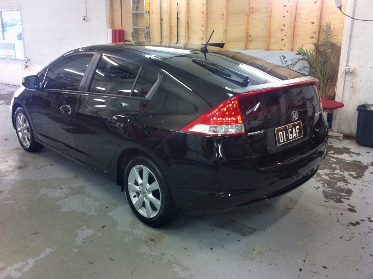 UltraTint PhotoBlog: Honda Insight HYBRID with 3M Carbon Black window film.