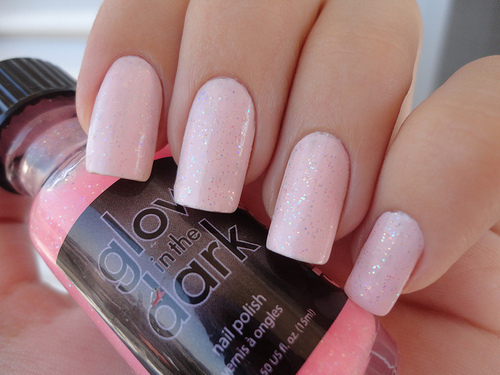 Nunta cu stil: Ce spun unghiile roz pal despre tine?