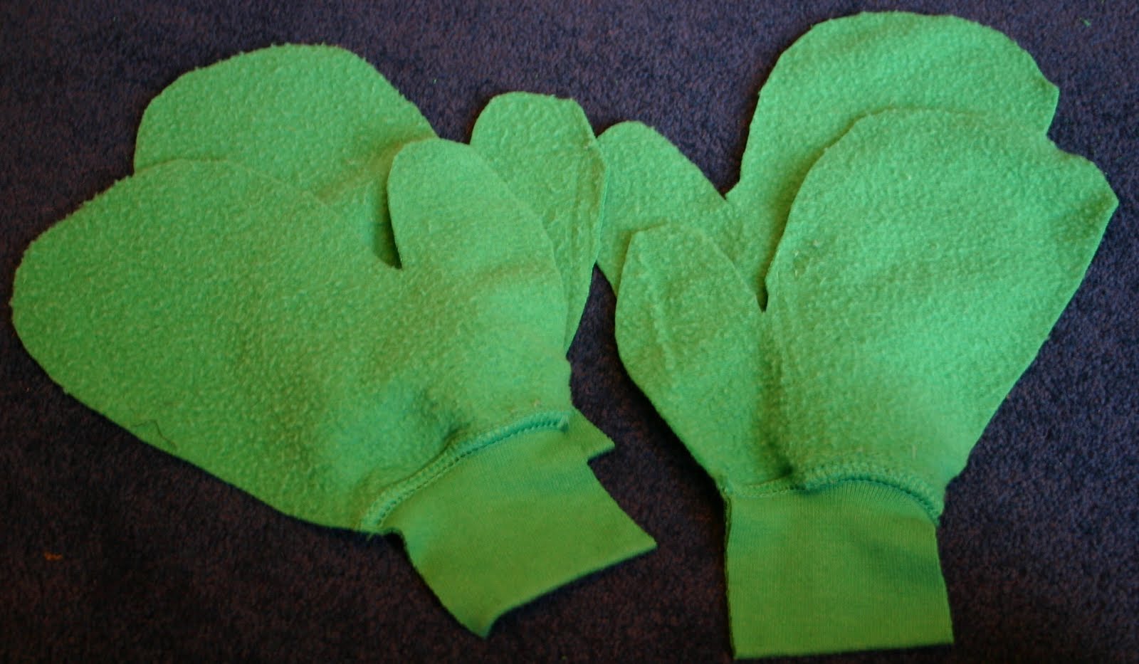 How to Make DIY Recycled Sweatshirt Mittens