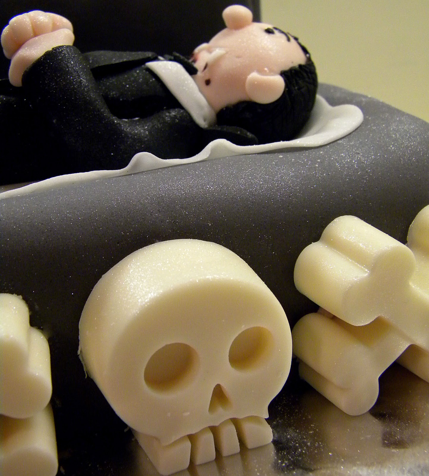 Cake and Jewelry: Dracula Halloween