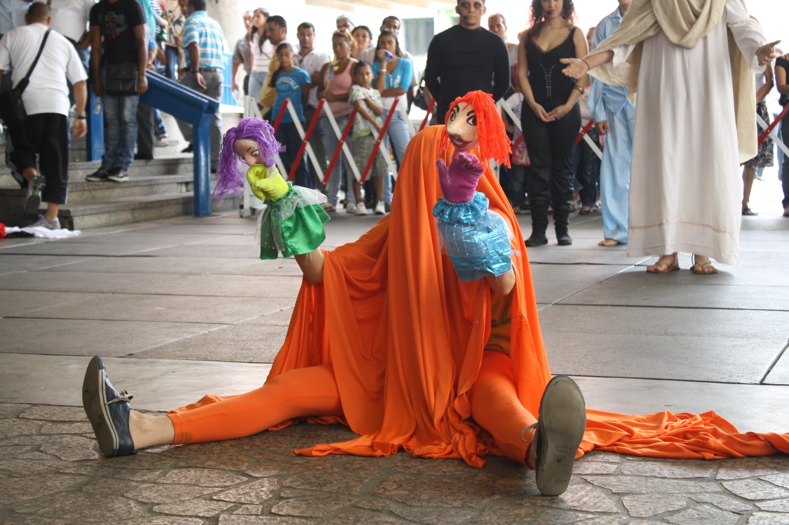 TITERES TUQUEQUE (Caracas, Venezuela): Cinco panes y dos peces, entre ...