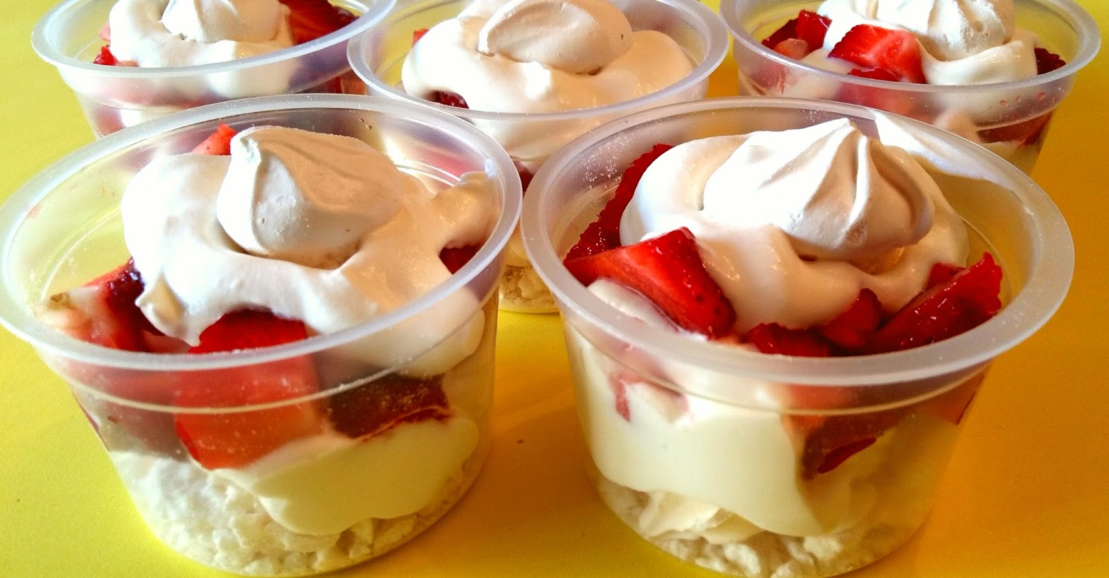 Campanita Cakes Argentina: Postre de Frutillas con crema y merengue