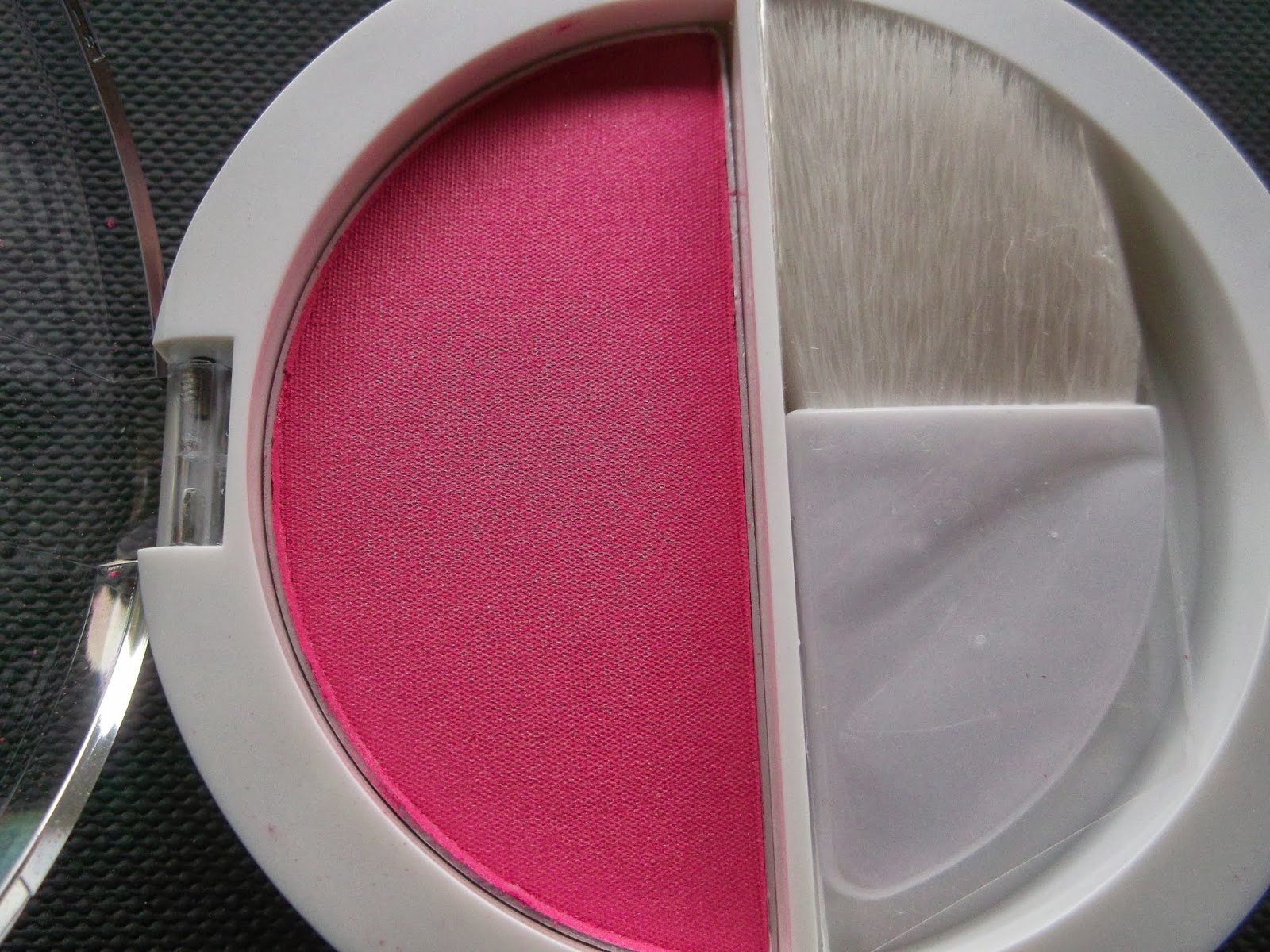 montys0711blog: Avon Color Trend Powder Blush Hot Pink New in