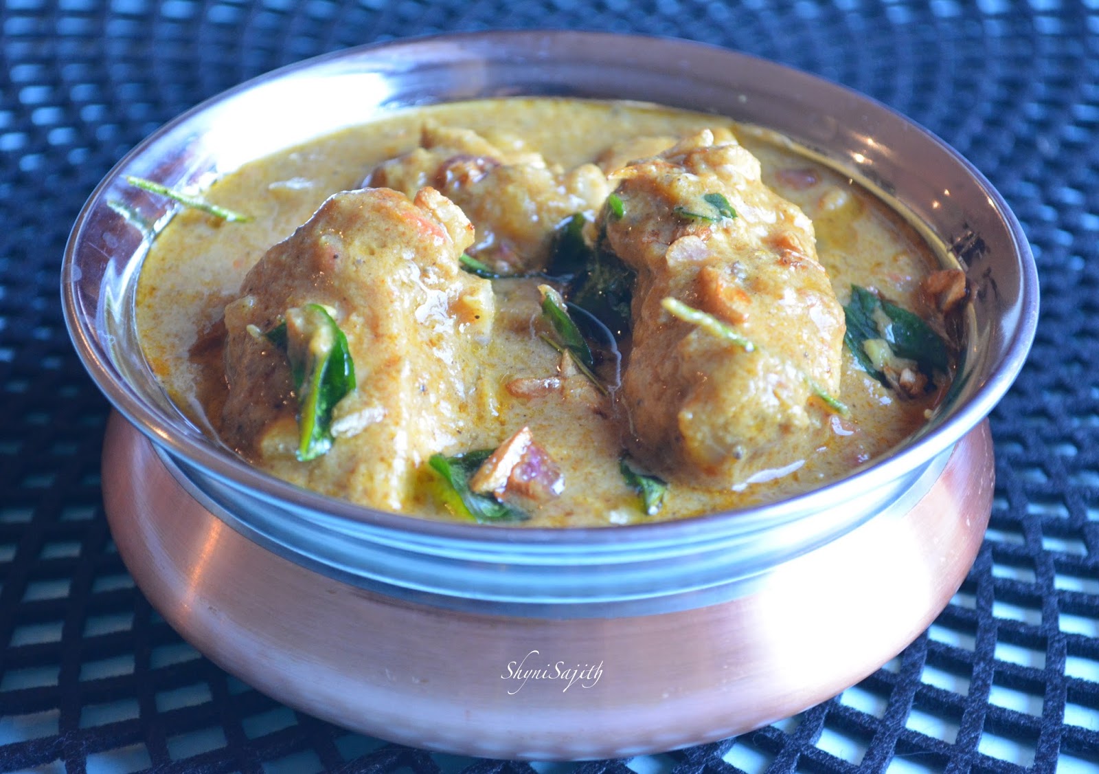 My Cooking Experiments.........: Nilgiri Chicken Kuruma