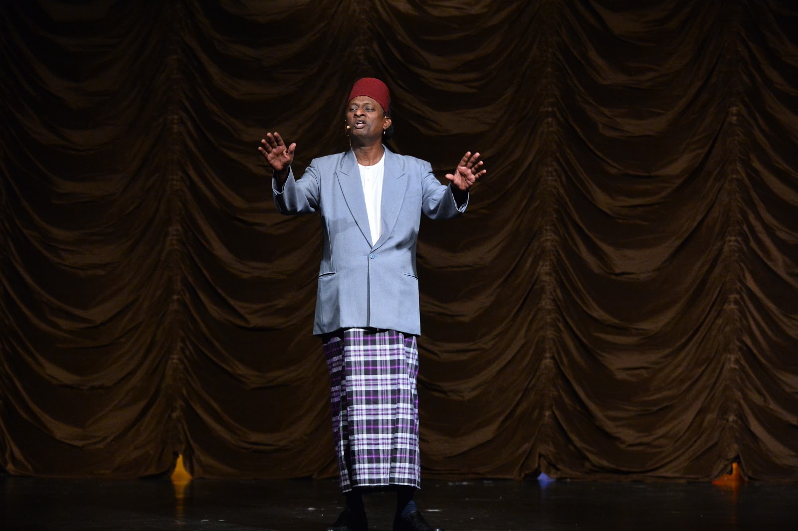 PEMENTASAN CEMERLANG : TEATER BANGSAWAN ABU HASSAN PENCURI