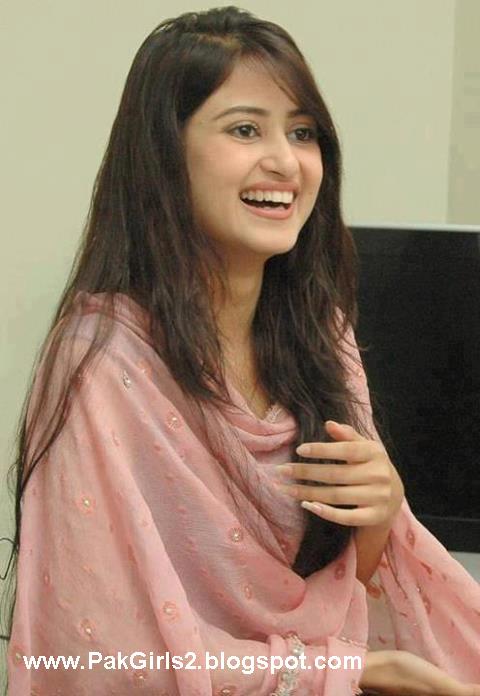 Fashion Selfies: Beautiful girls of Pakistan