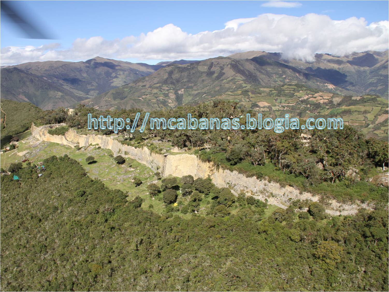 Historias MUNDANAS: KUELAP LA MARAVILLA DEL PERU DESDE EL AIRE