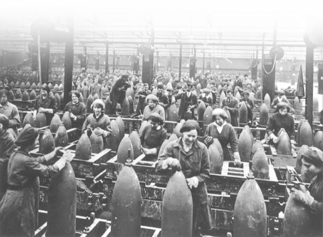 30 Incredible Photos of the Canary Girls, Female Munition Workers in ...