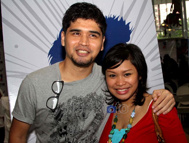 RIZKY HANGGONO: Detik Hot: Rizky Hanggono Sayang Istri