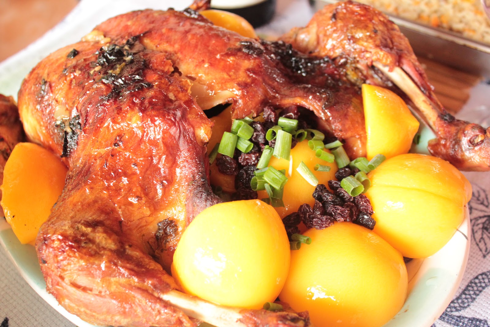 Mucho Luxo: Receita de Chester assado com farofa de bacon e uvas passas ...