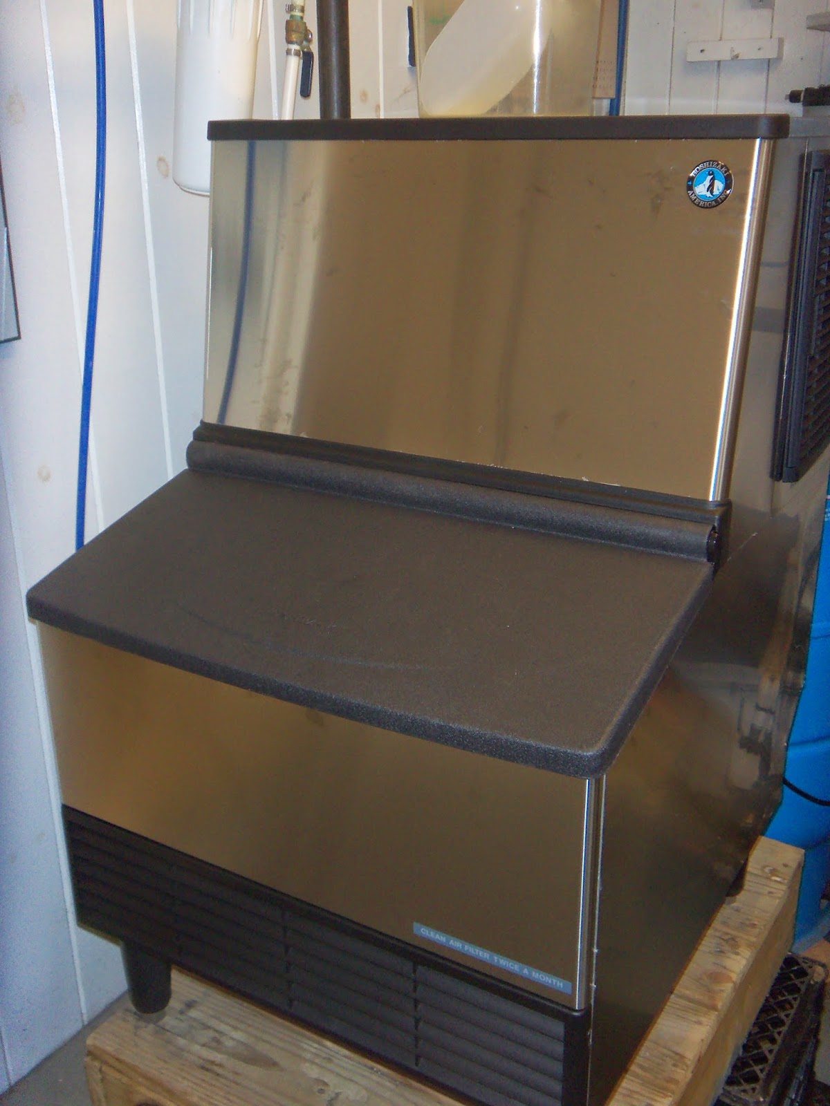 Maine Island Inn: Ice Machine