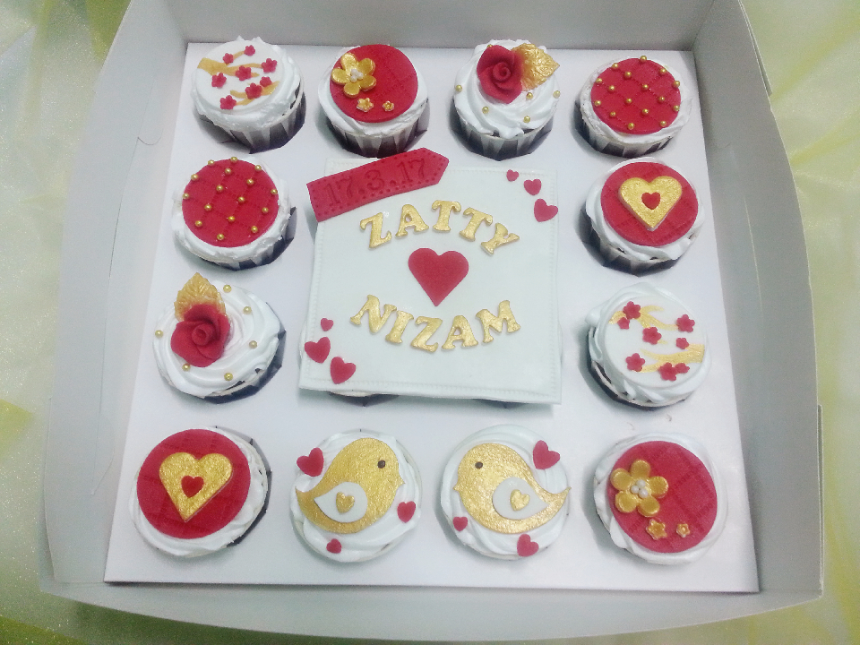 Lovely Cakes: Hantaran tema gold+merah