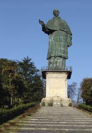 LATELIFE MUSINGS...: THE STATUE OF LIBERTY STANDS UP