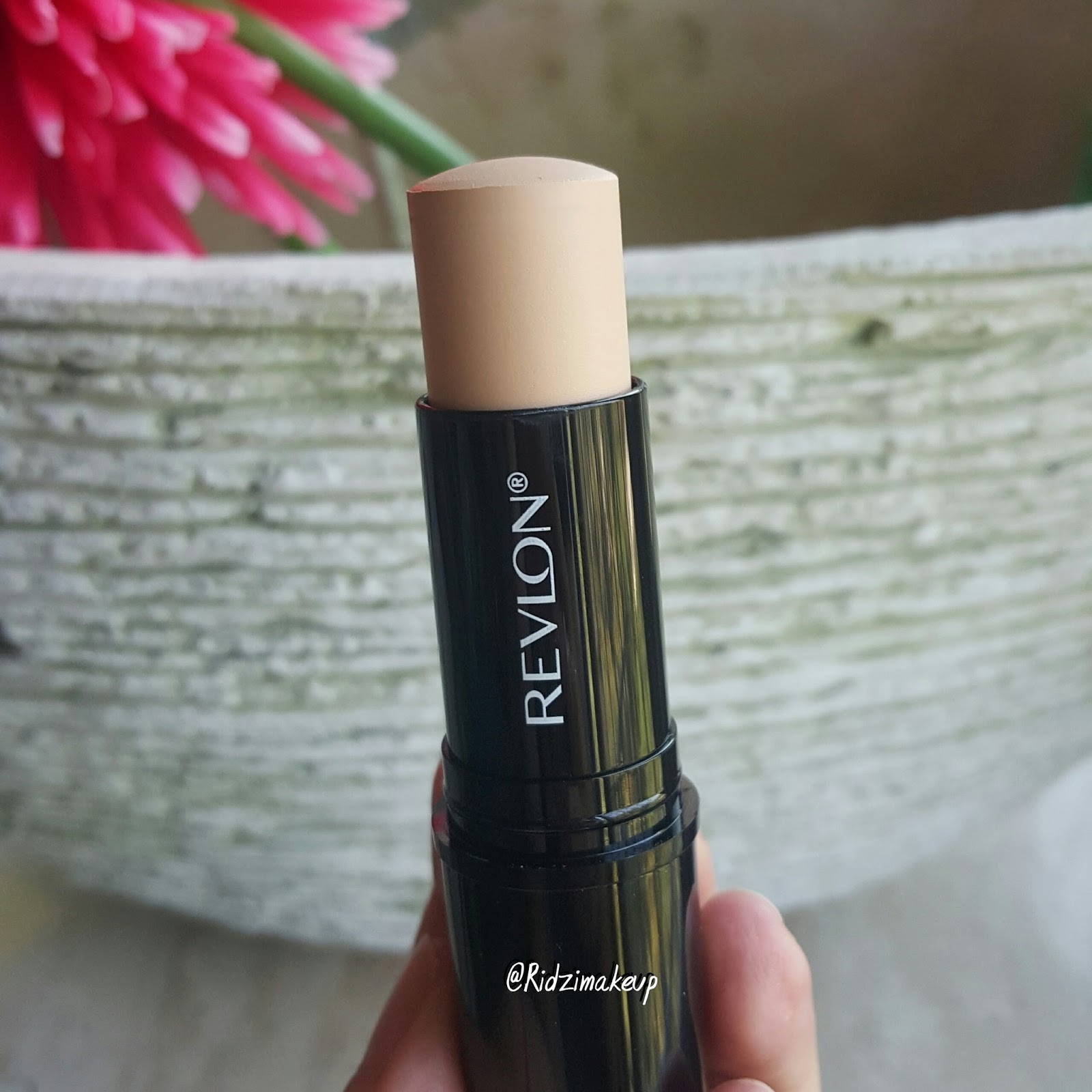 RIDZI MAKEUP: NEW REVLON PHOTOREADY INSTA FIX REVIEW