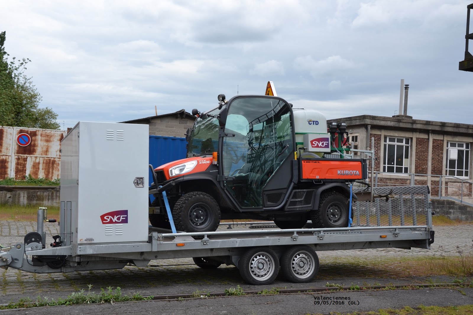 LA PASSION DU TRAIN: Véhicules "routiers " SNCF