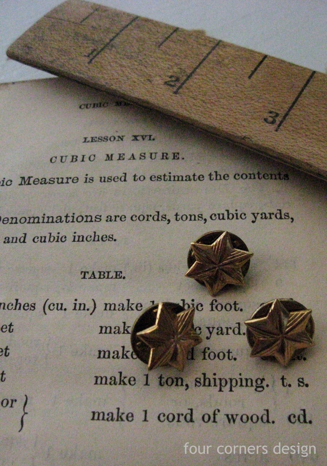 four corners design: Rule of Four