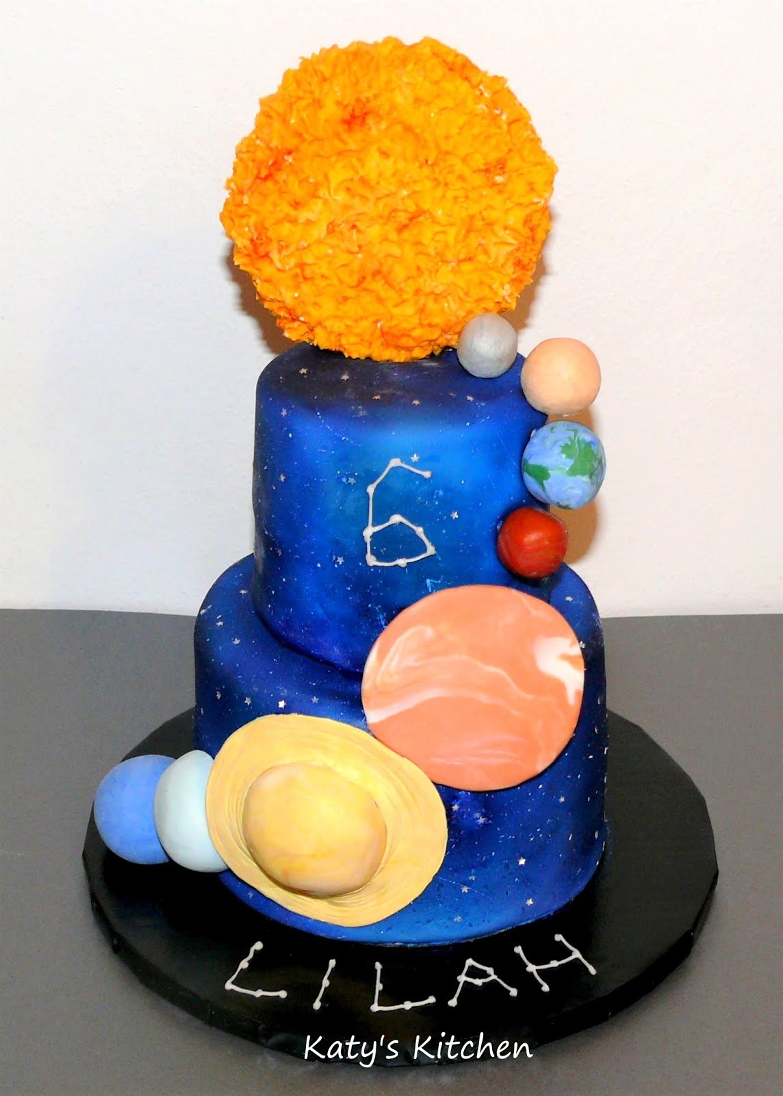 Katy's Kitchen: Solar System Cake