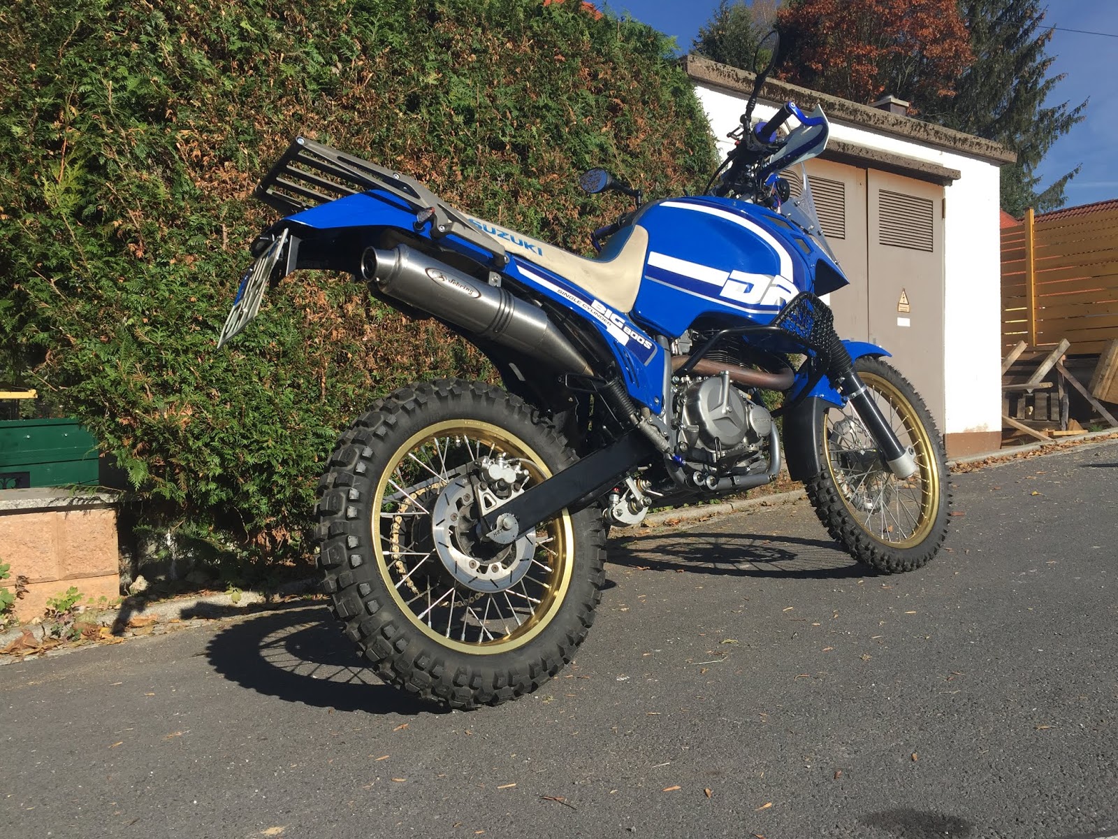 Der SUZUKI DR RALLYE & DR CUSTOM BIKE BLOG: RALLYE BIG SERIES!