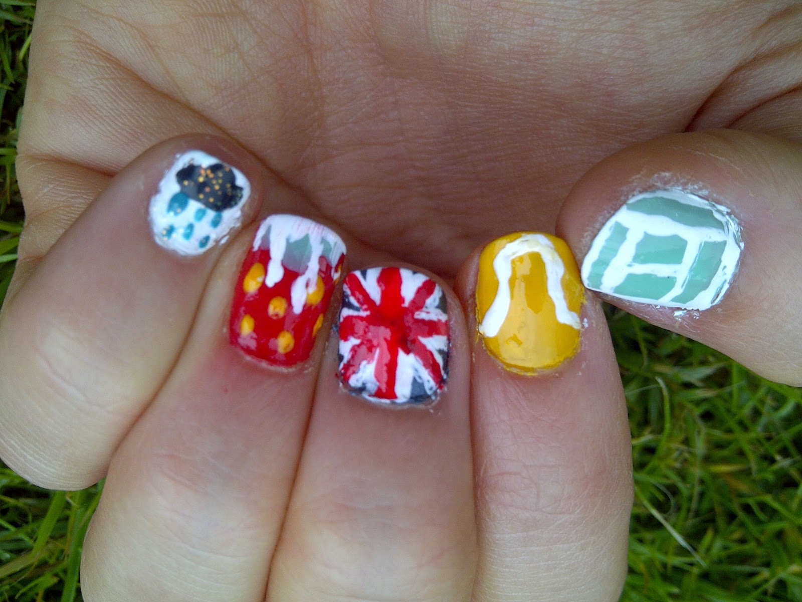 Meg's Boutique: NOTD- Wimbledon nail art!