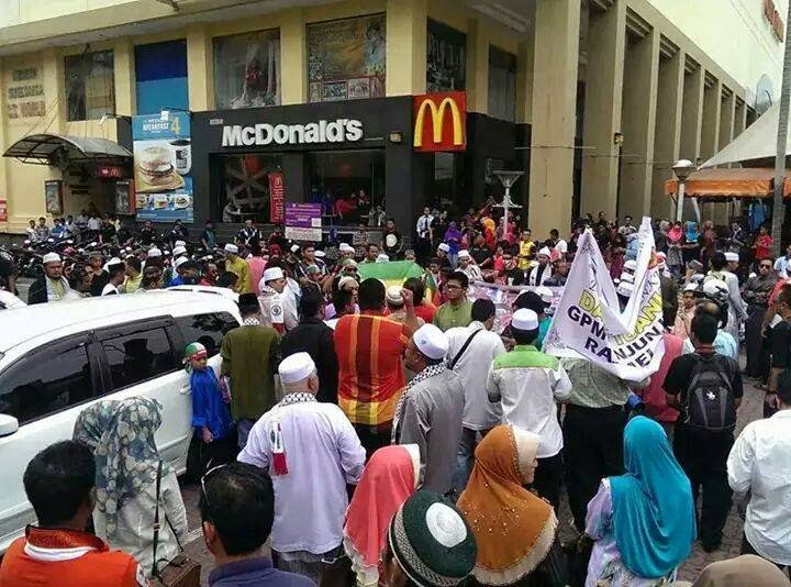 (21 Gambar) Suasana Demo Boikot McDonalds Di Seluruh Malaysia - Siakap Keli