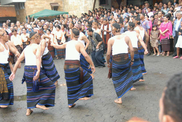 GAWI Tarian Adat Ende Lio - INDAHNYA FLORES