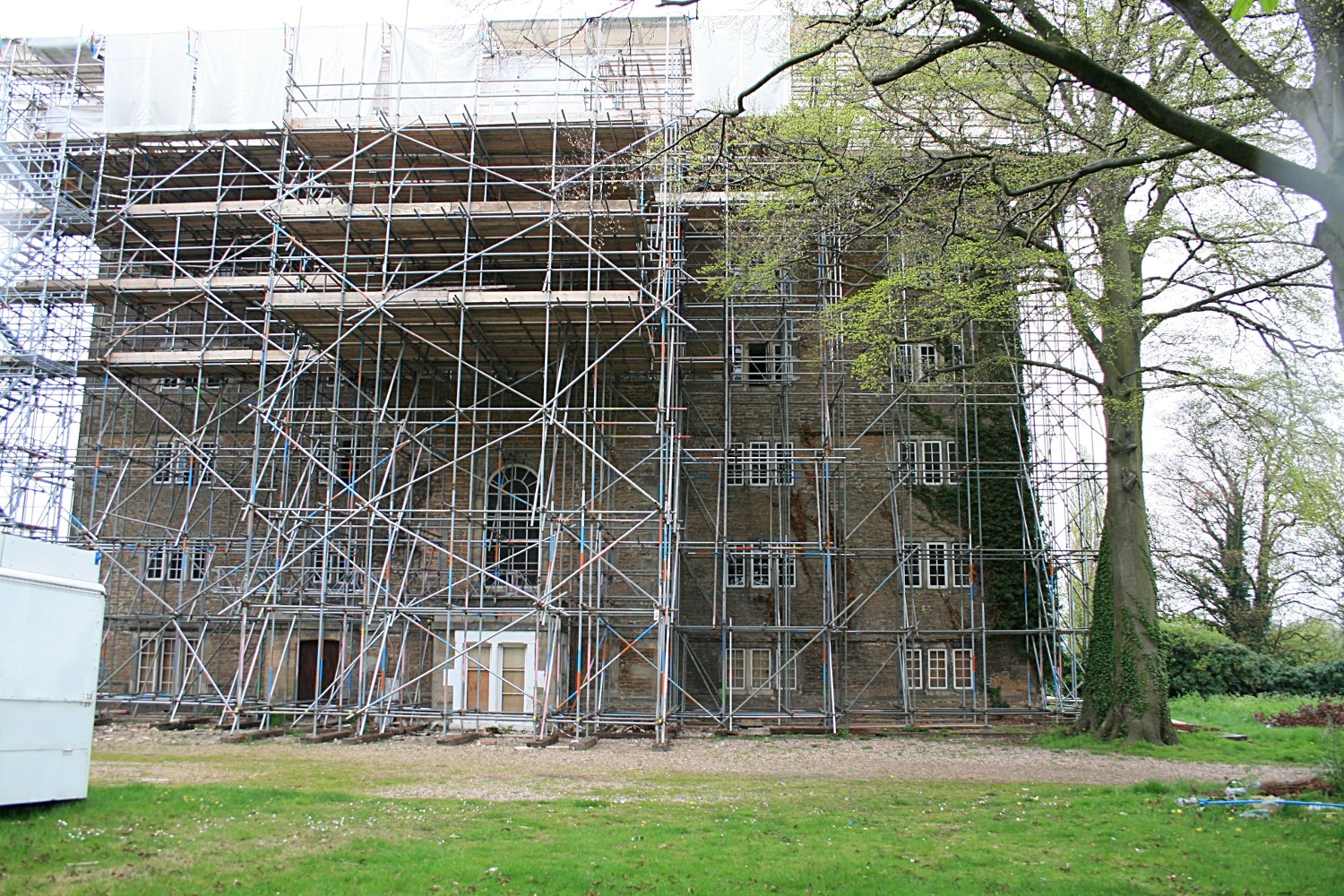 Roads and artifacts: Manor Lodge Worksop