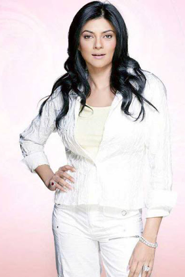 Bollywood Actress Stunning Sushmita Sen Photos - On The Spot