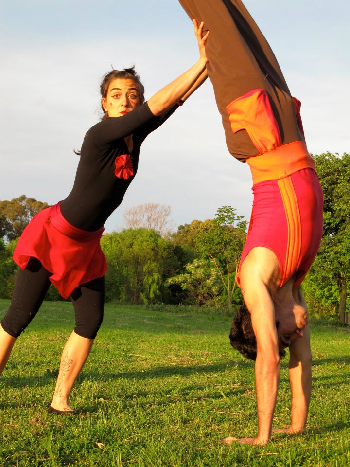 Maldonado Cultural: ENTRENAMIENTO ACROBÁTICO
