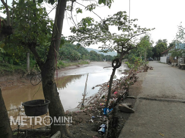 Kondisi Bronjong Jebol di Pinggir Sungai Lingkungan Kota Baru ...