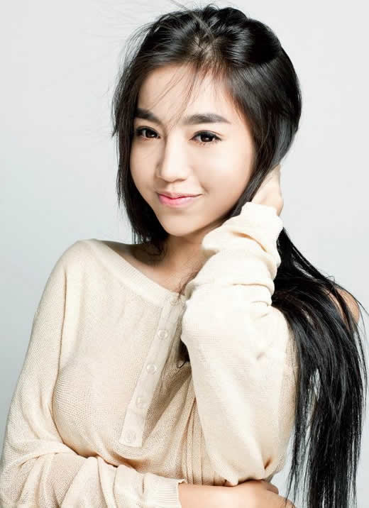 Meryem Uzerli: Best Elly Tran Ha Photos