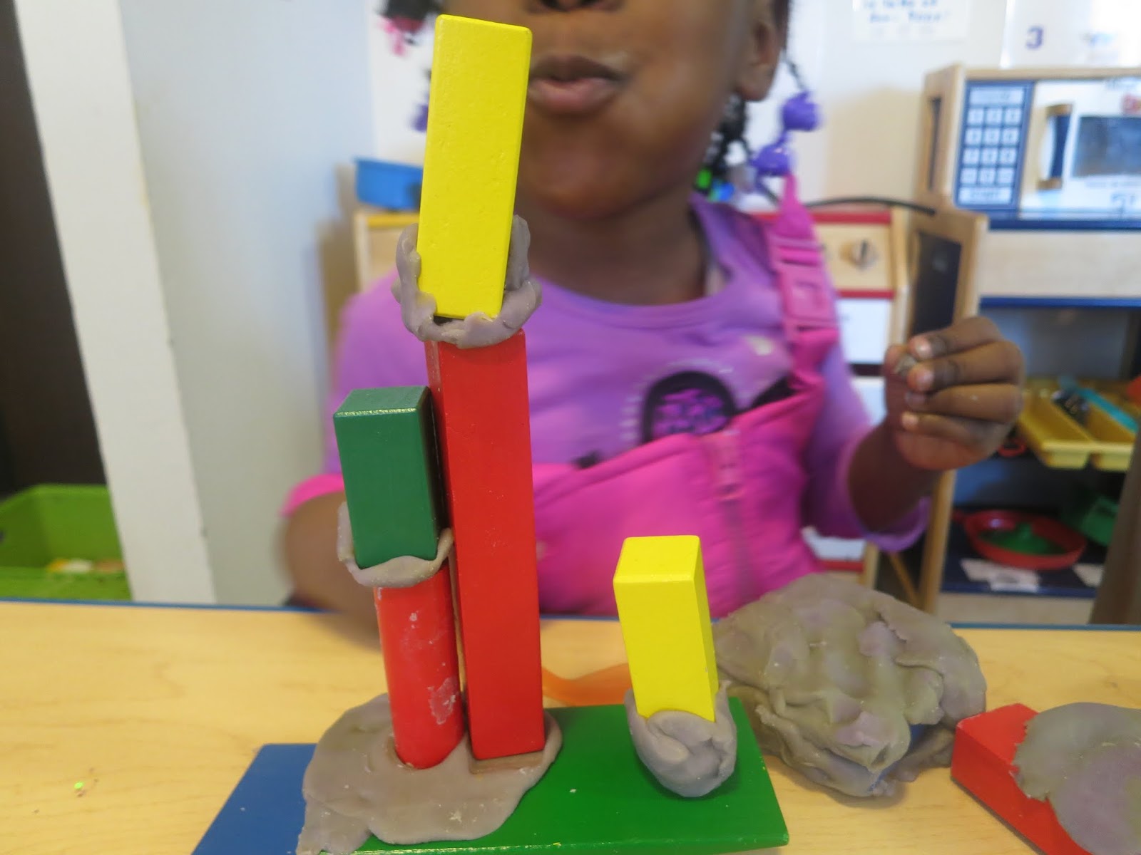 WonderWorks Outreach: playdough + blocks : library makers