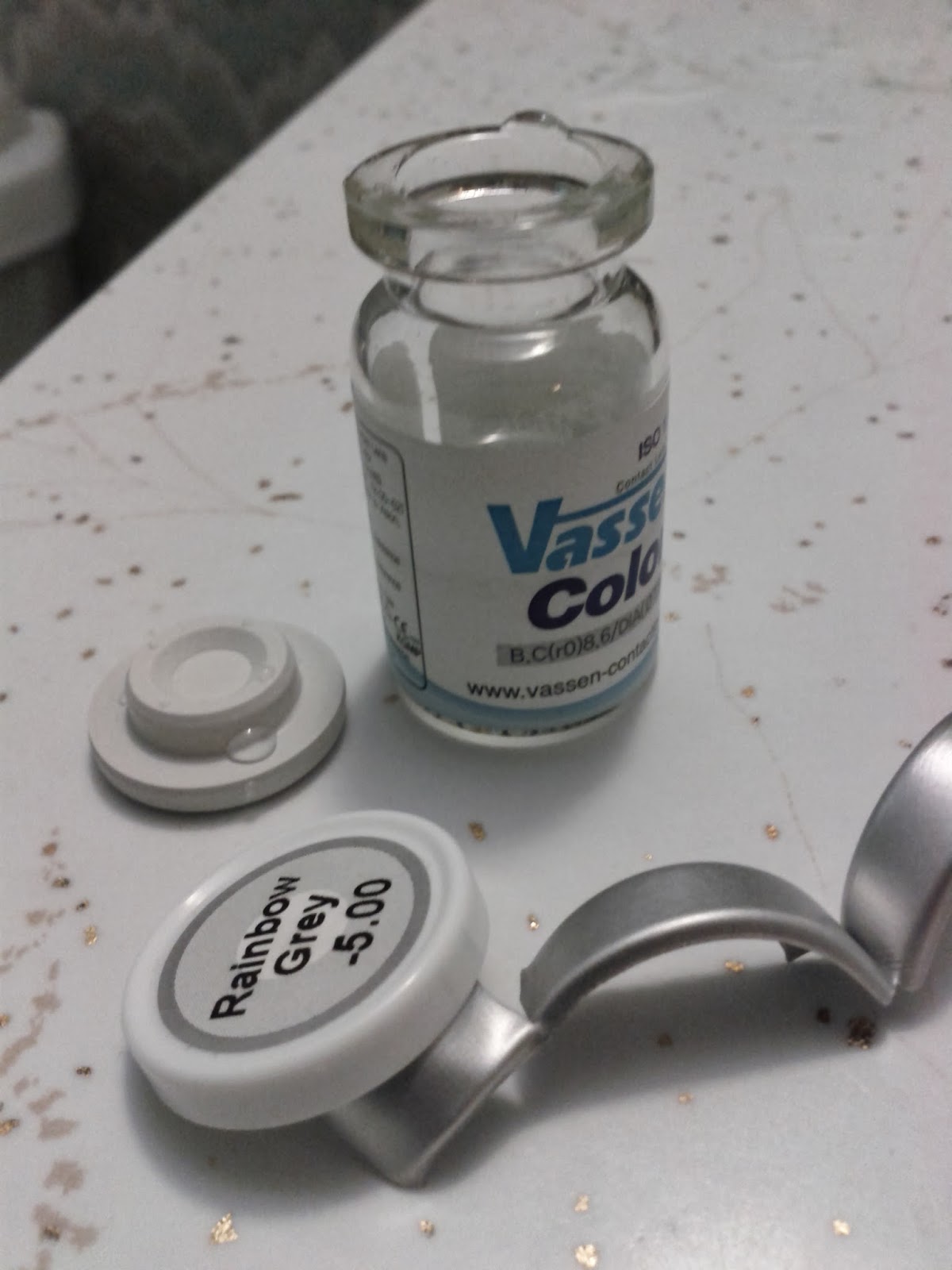 Little Raindrop: How to Open Circle Lens Vials- Step by Step Pictures