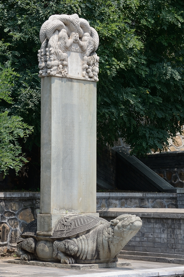 Tom and Margot's Adventures in Photography: Fahaisi Market and Temple