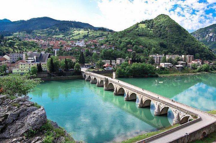 Just stay informed - Awesome Pictures: River Drina at Visegrad town ...