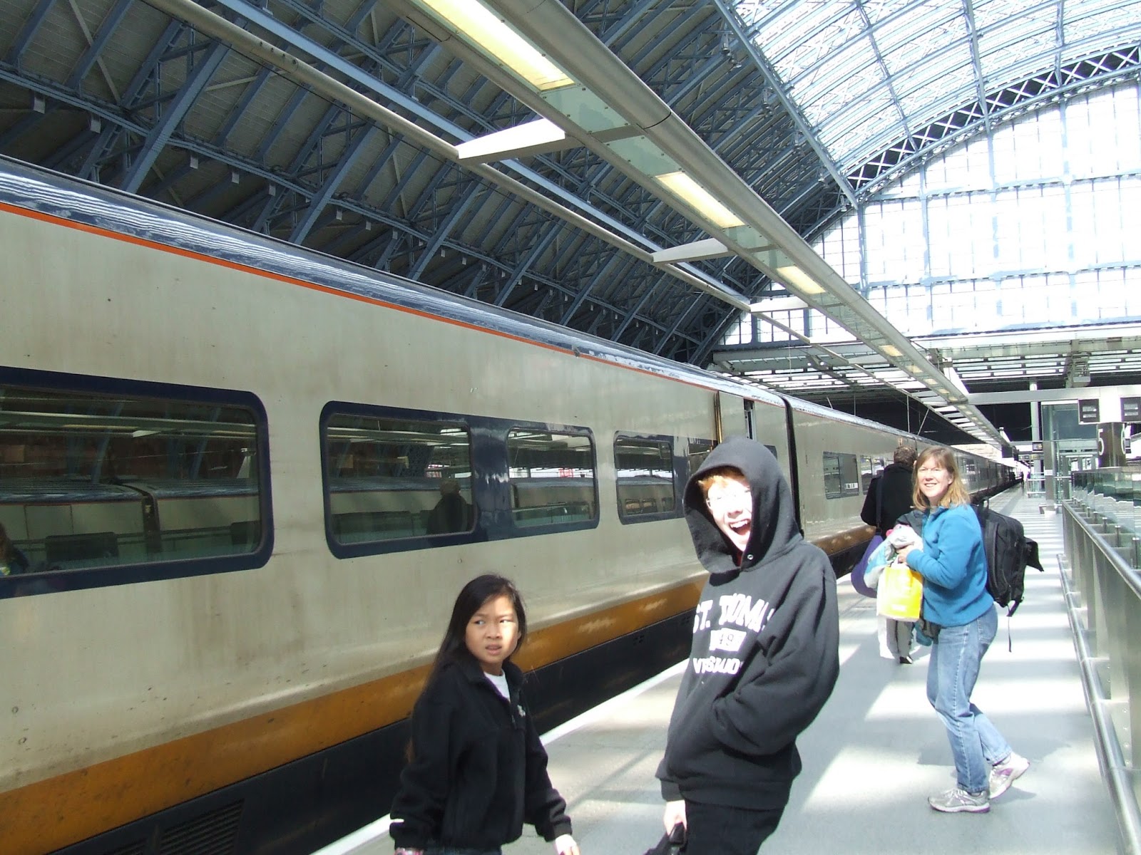 eurostar seats with table