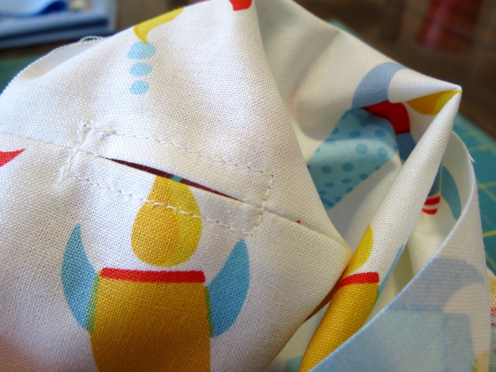 Sweet Bee Buzzings: Totetorial: Lined Drawstring Backpack