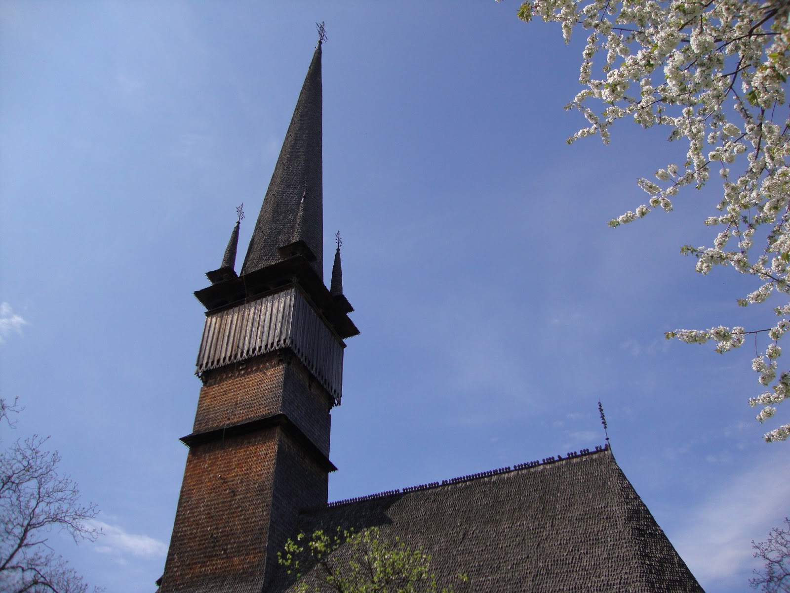 TUDOR PHOTO BLOG: Maramures,Romania - Biserica de Lemn din Surdesti ...